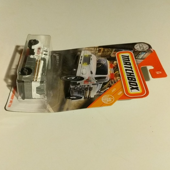 MATCHBOX | Toys | Matchbox Freightliner M2 6 | Poshmark